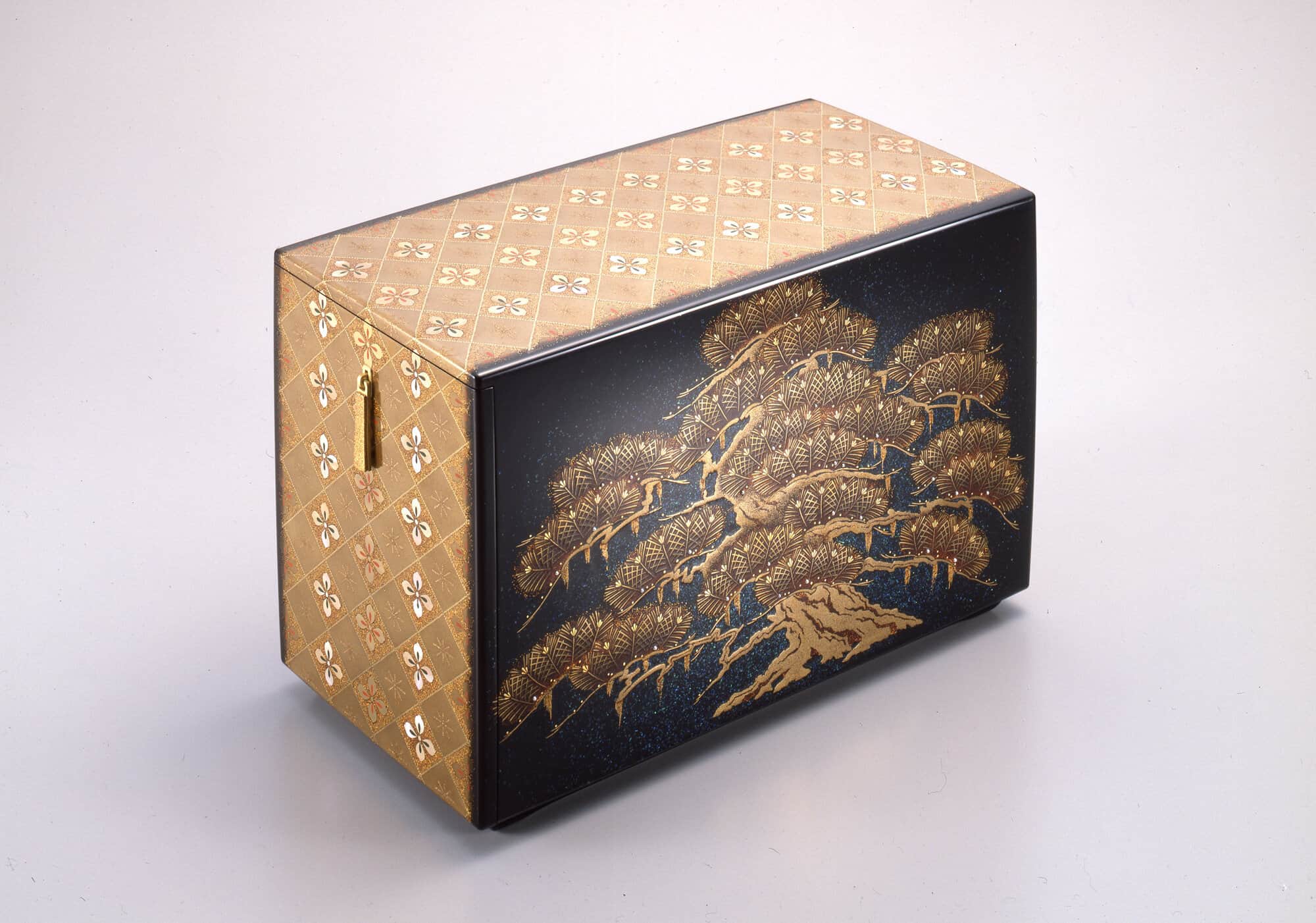 The Timeless Beauty of Urushi, Japanese Lacquerware | Mazda Stories