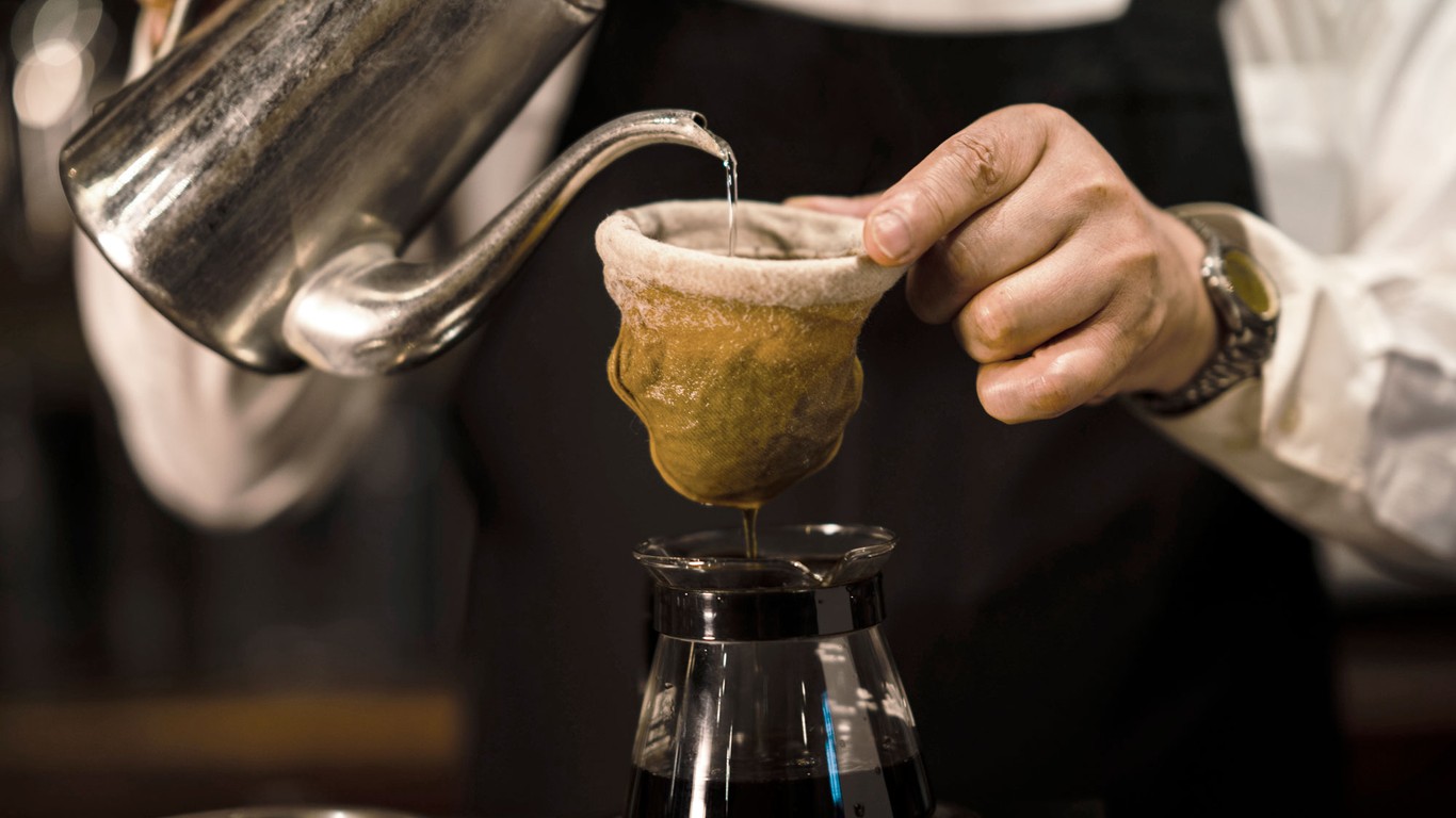 The Warm Embrace of Japanese Coffee Culture | Mazda Stories